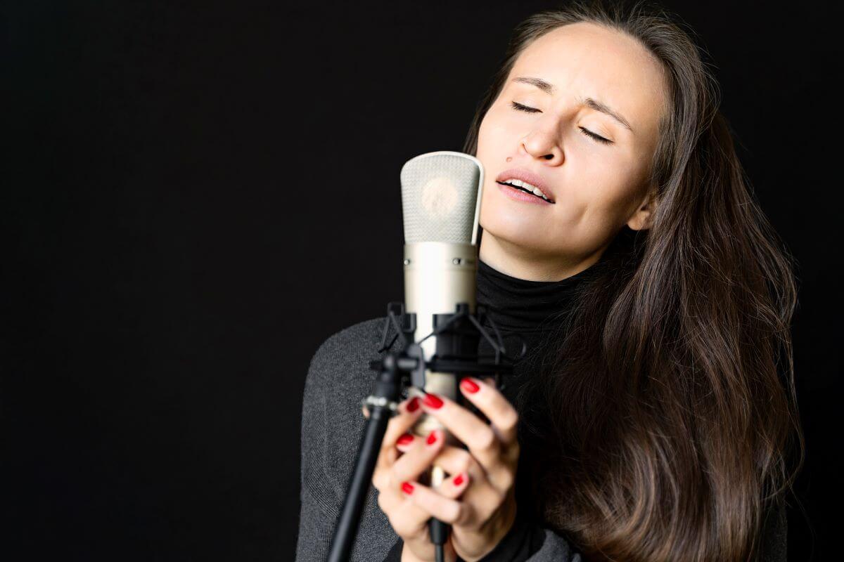 5 Secrets to Vocal Strength and Freedom Based in Vocal Science - Cari ...