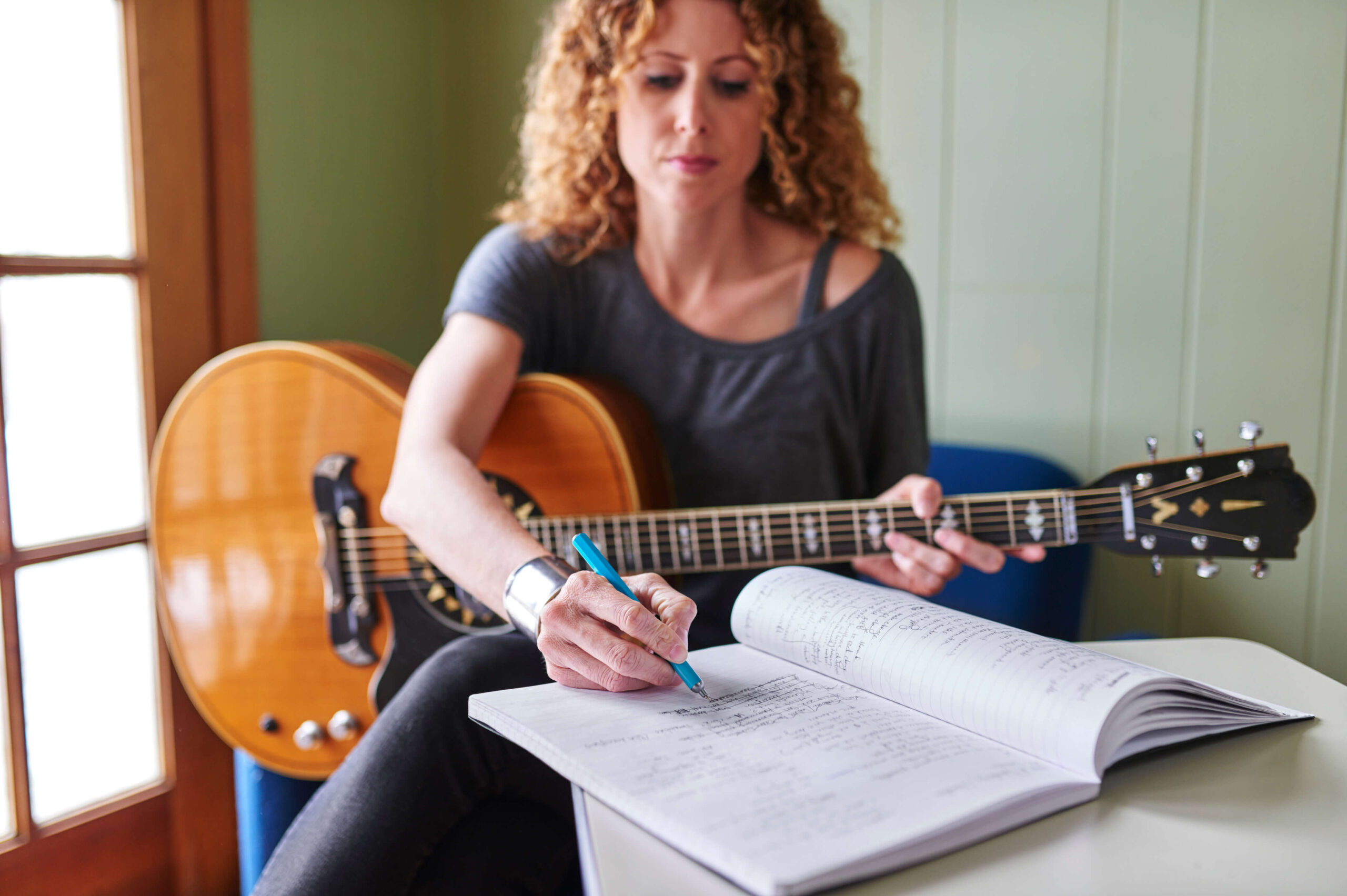 7 Steps to Writing Hit Songs That Stand Out - Cari Cole Voice & Music Co.